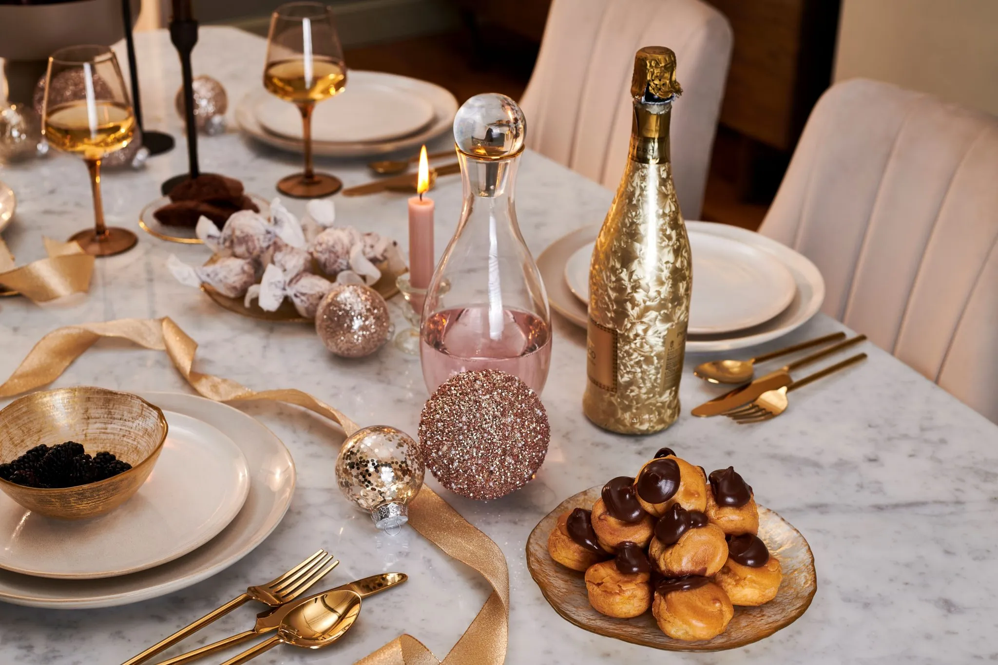 Christmas Table Decor Inspiration and Ideas - Emily May Designs